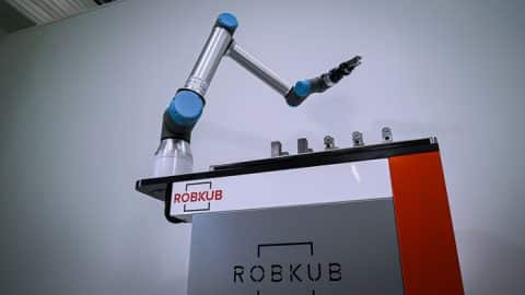 Les avantages financiers d'un cobot dans l'usinage CNC | Robkub